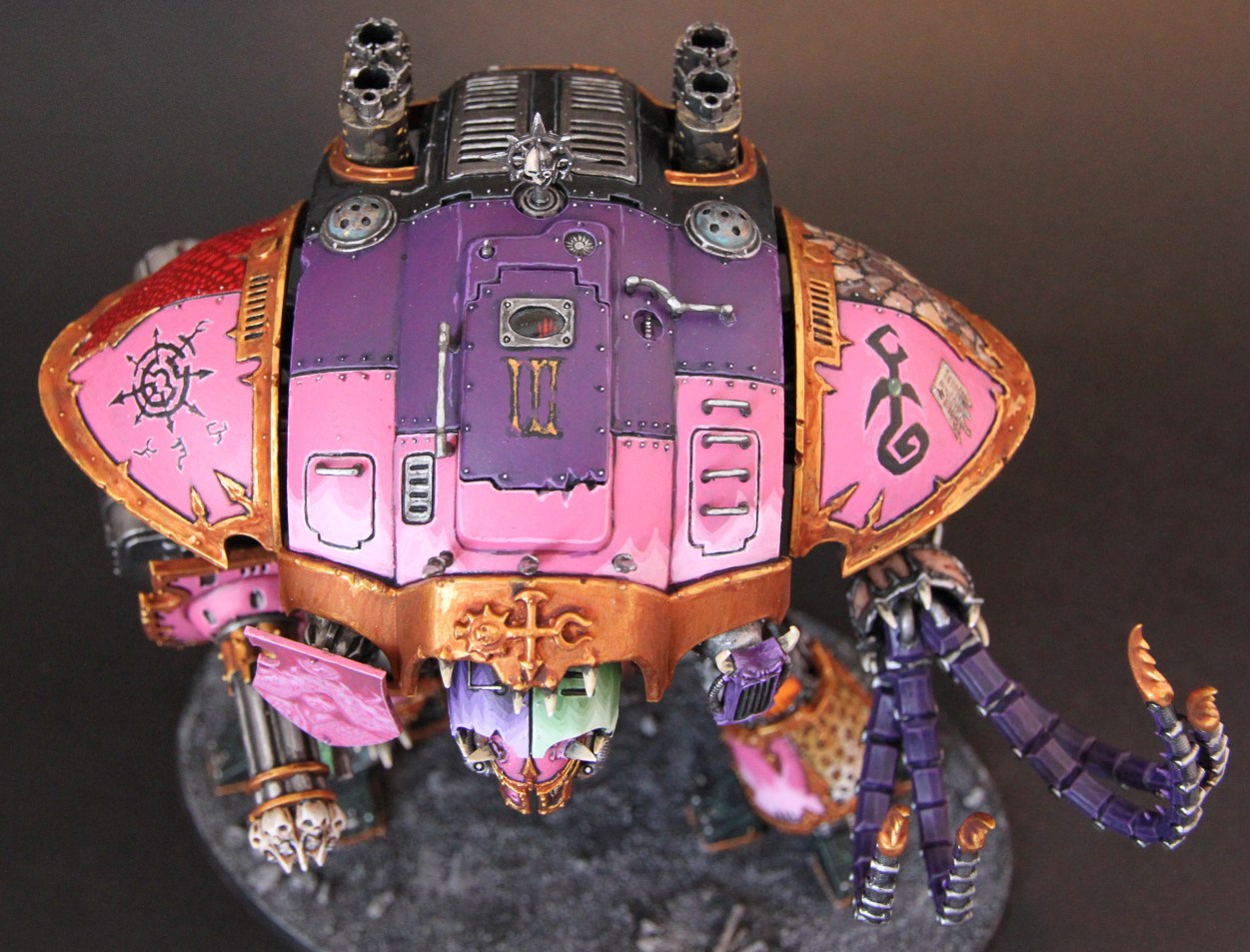 Dios Toros – Slaaneshi Imperial Knight | Heresy & Heroes